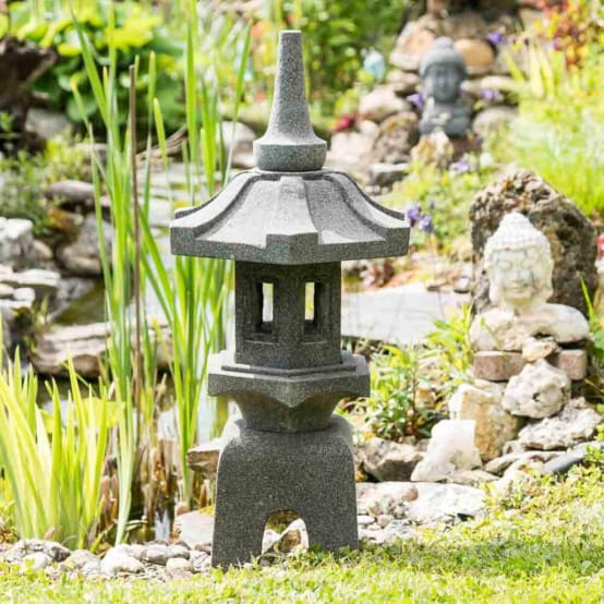 Lanterne japonaise pagode zen en pierre de lave 80 cm - Jardiland