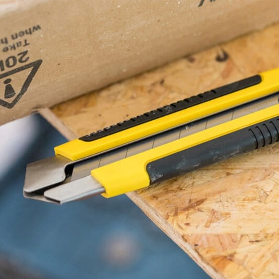 Cutter STANLEY 1-10-425 25mm Bi-matière Stanley - Jardiland