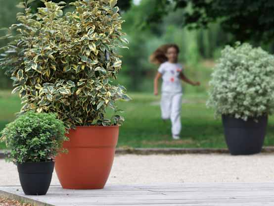 Pot de fleur rond Osaka Ø 70 x H.61,8 cm Orange terre battue - Eda ...