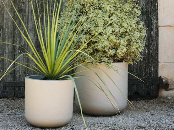 Pot de fleurs rond en plastique Volcania UP - Beige calcaire - Ø 40 cm ...