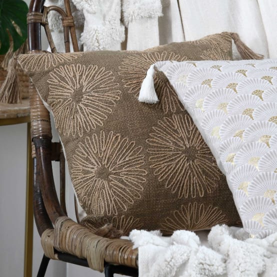 Coussin brodé de fleurs en jute - LOVELY CASA - Jardiland