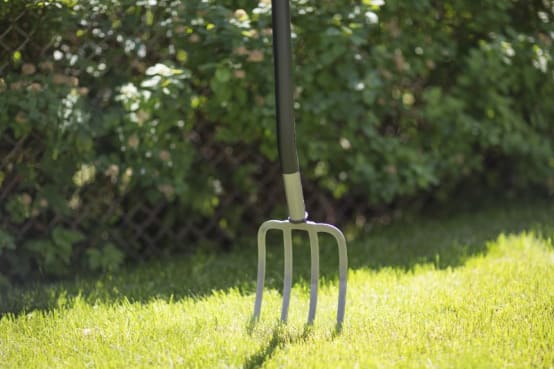 Horquilla de cavar ergonómica FISKARS 4 dientes L. 122 cm - Jardiland