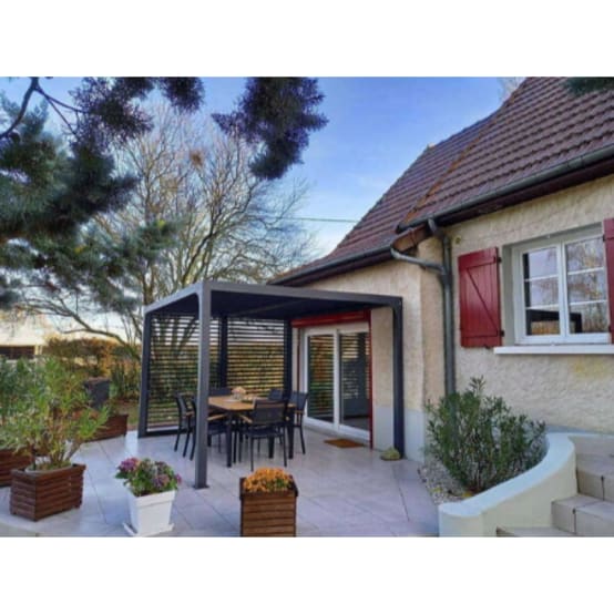 Pérgola autoportante bioclimática Alu. Lamas laterales 10,80 m2 - Jardiland